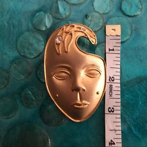 Jewelry | Vintage 8s Large Brushed Goldtone Face Pin | Poshmark